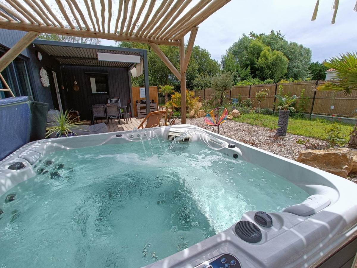 Maison "Birdie" avec jacuzzi à 900m de la plage - AuxPtitsBonheurSPA ...