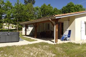 Villa Heleen et son spa , 8 personnes - Etang Vallier Resort - BROSSAC ...